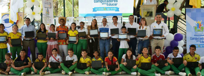 Con la entrega de 1.045 tabletas, MinTIC fortalece los entornos ...